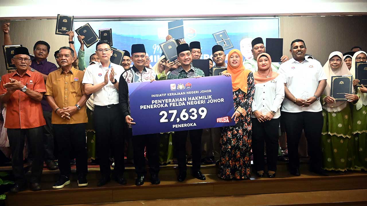 Kerajaan Negeri Johor selesai 99.99 peratus permohonan geran FELDA | Awani